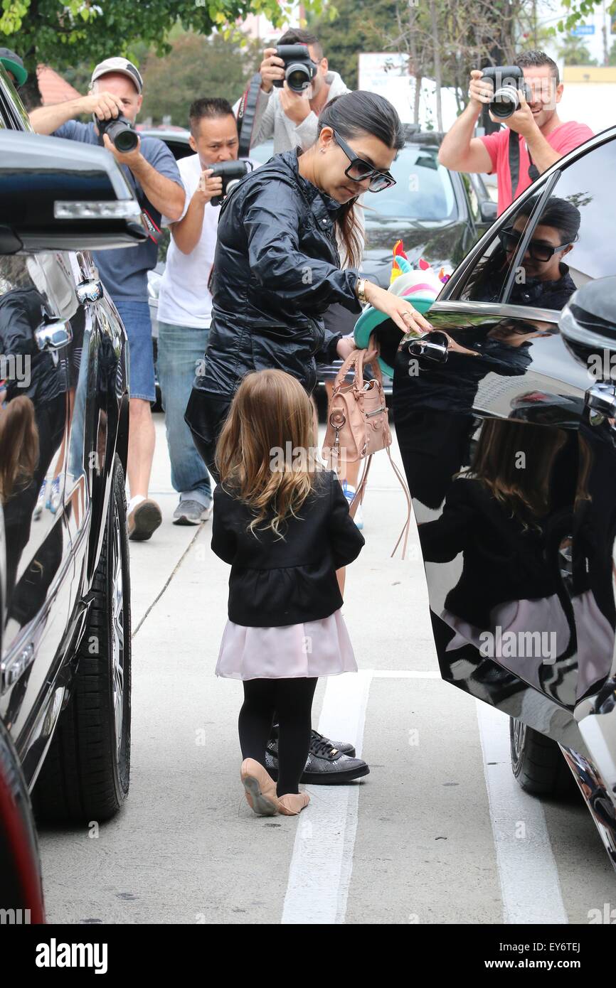 Kourtney Kardashian takes her daughter Penelope to ballet class ...