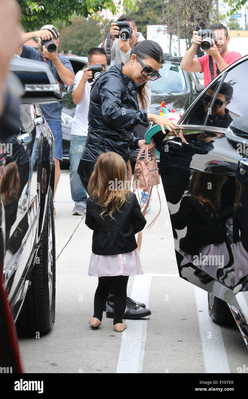 Kourtney Kardashian takes her daughter Penelope to ballet class ...