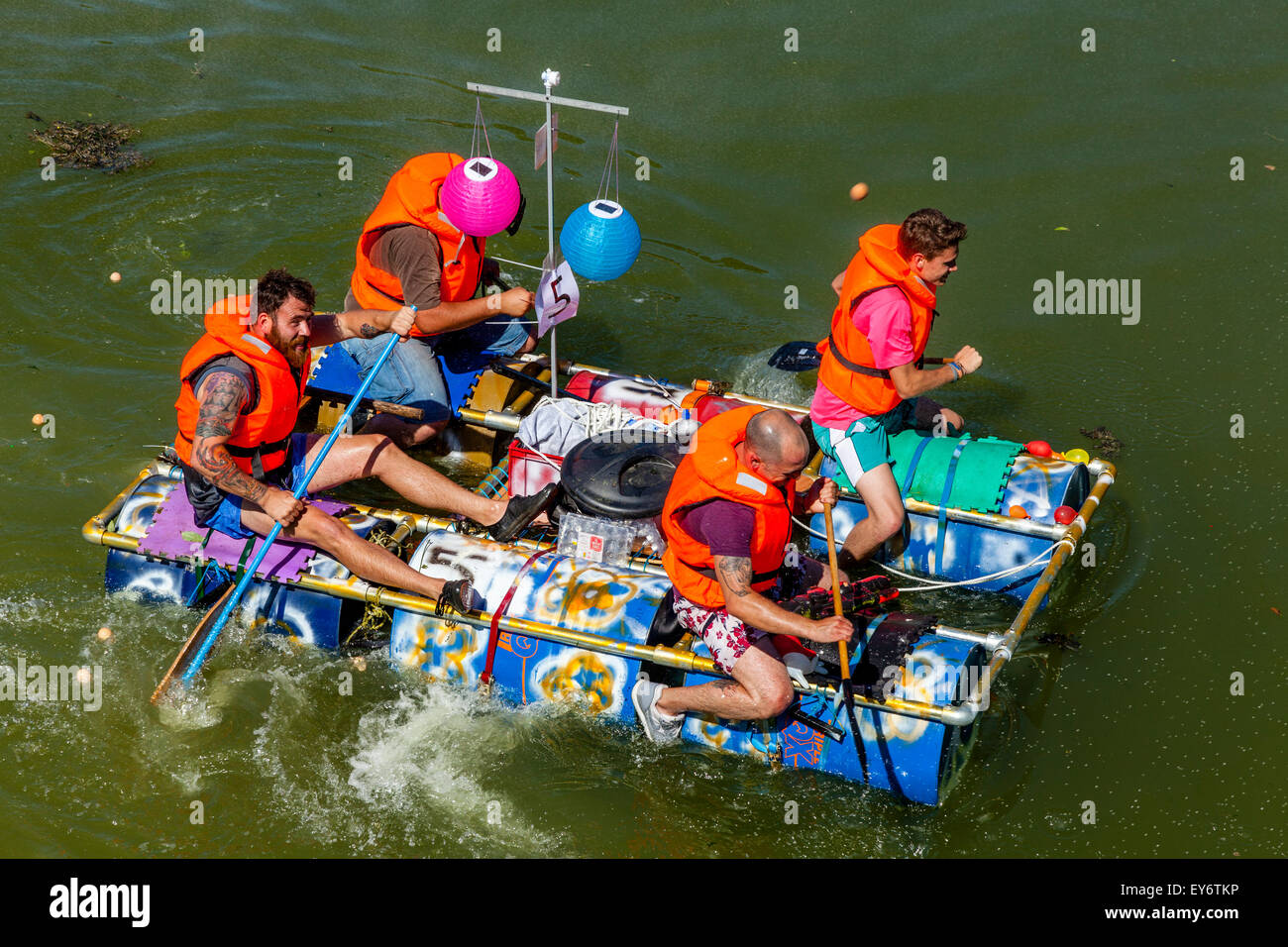 Family fun day raft race hi-res stock photography and images - Alamy