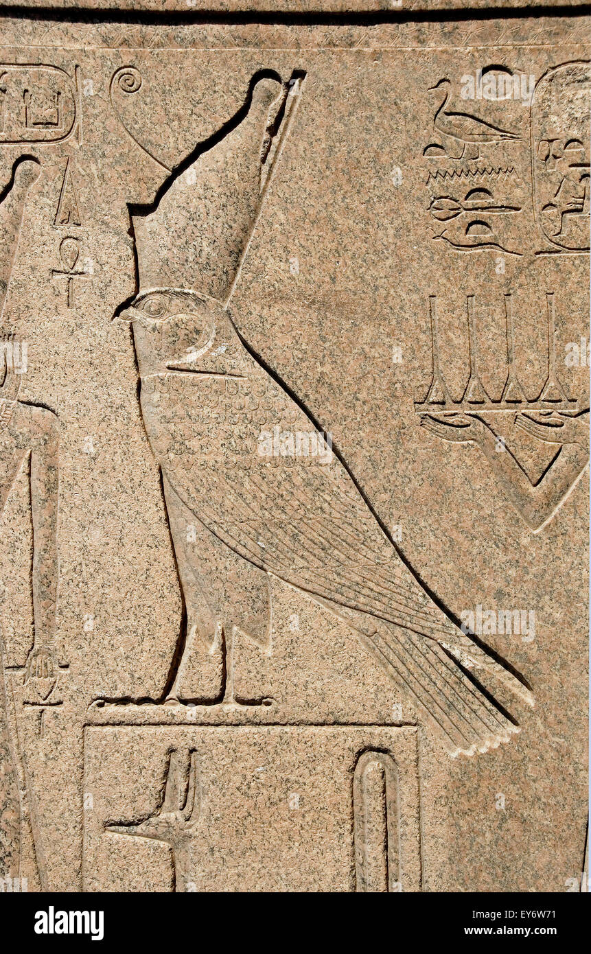 Horus hieroglyph hi-res stock photography and images - Alamy