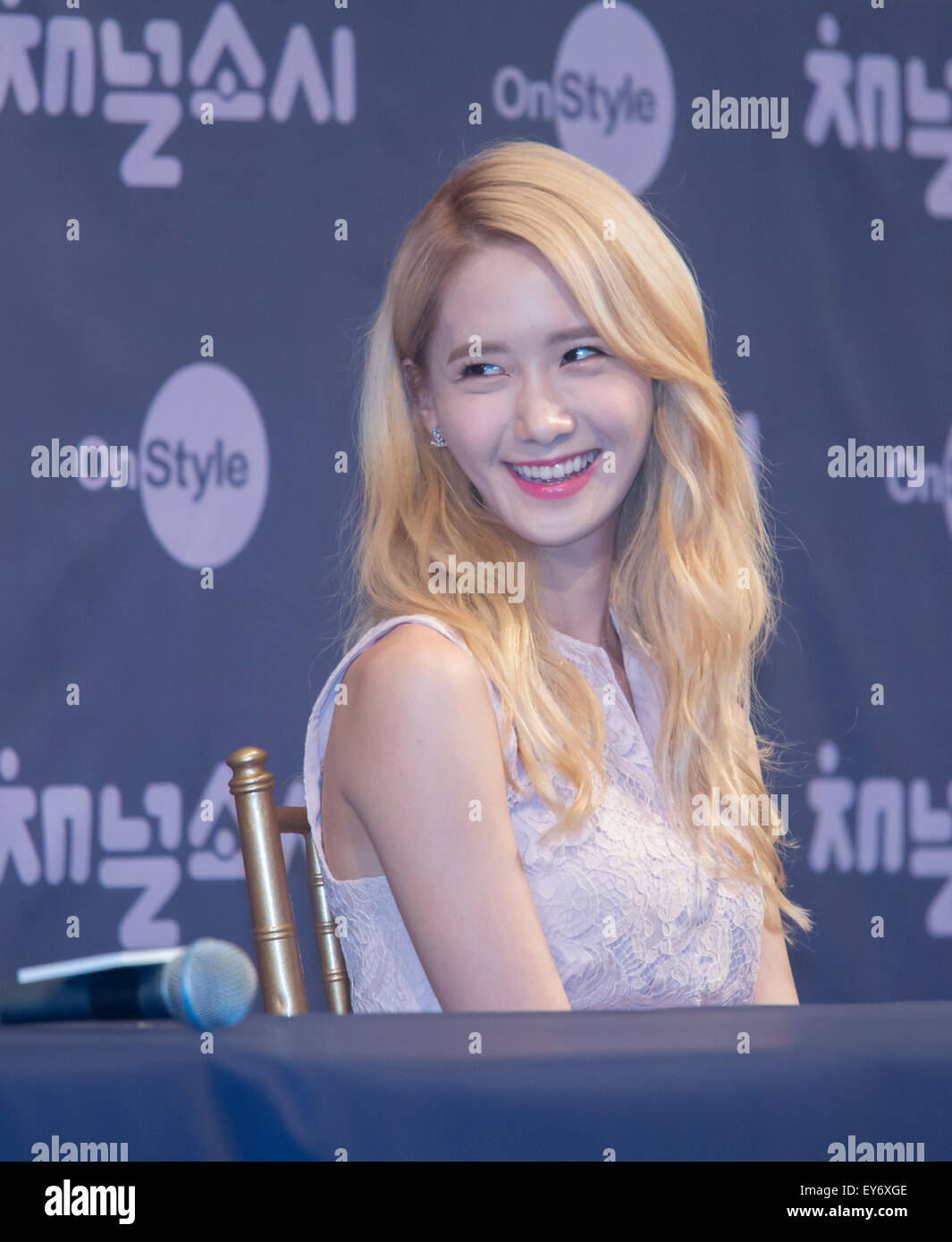 Girls generation k pop hi-res stock photography and images - Alamy