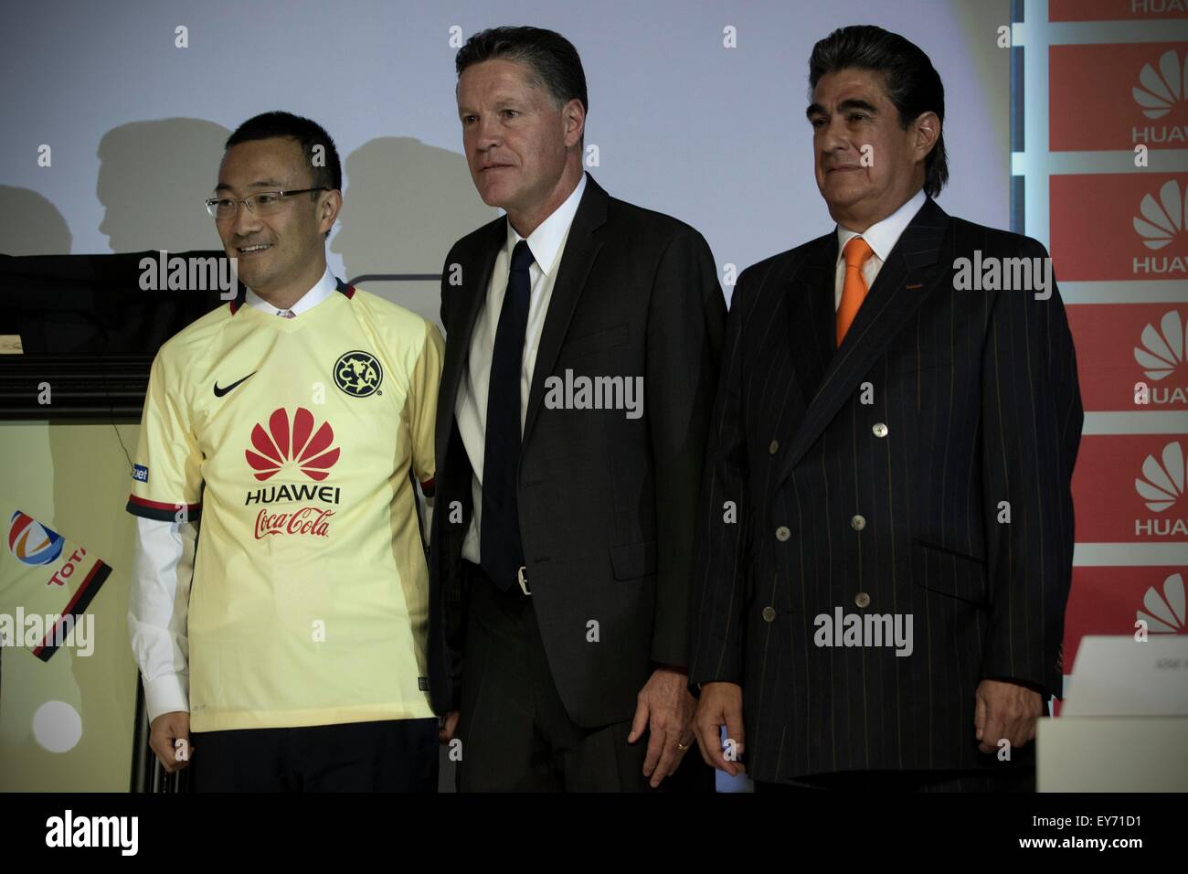 Mexico City, Mexico. 22nd July, 2015. Mark Xue (L), General Director of ...