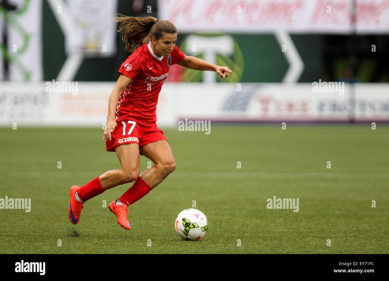 Portland, Oregon, USA. 22nd July, 2015. TOBIN HEATH (17) controls the ...