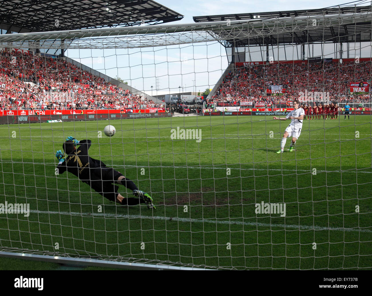 Rwo stadium rot weiss essen hafenstrasse hi-res stock photography and ...