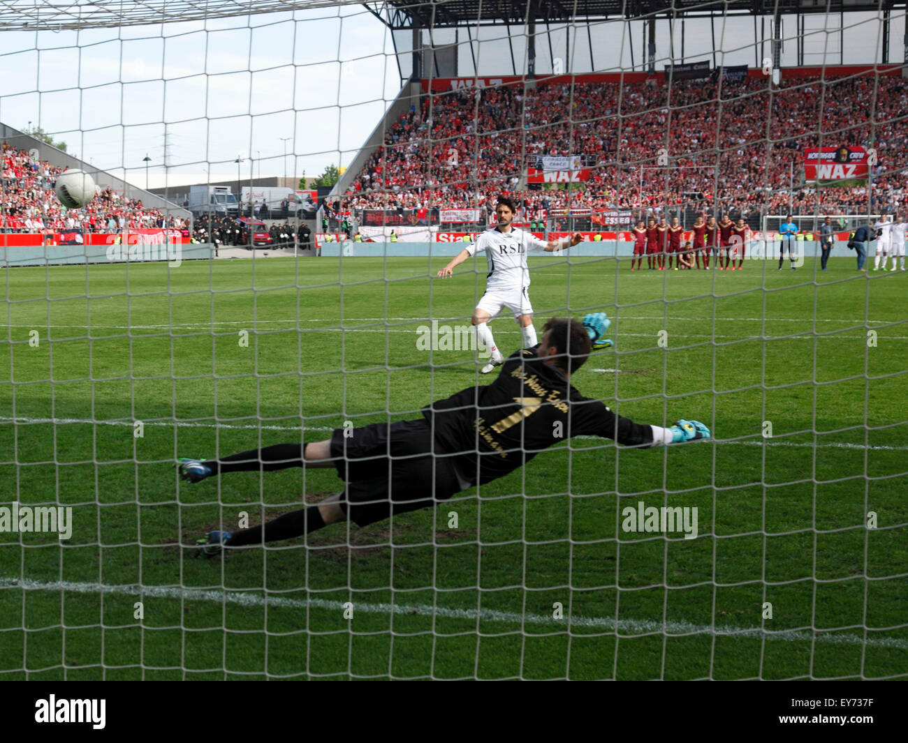 Rwo stadium rot weiss essen hafenstrasse hi-res stock photography and ...