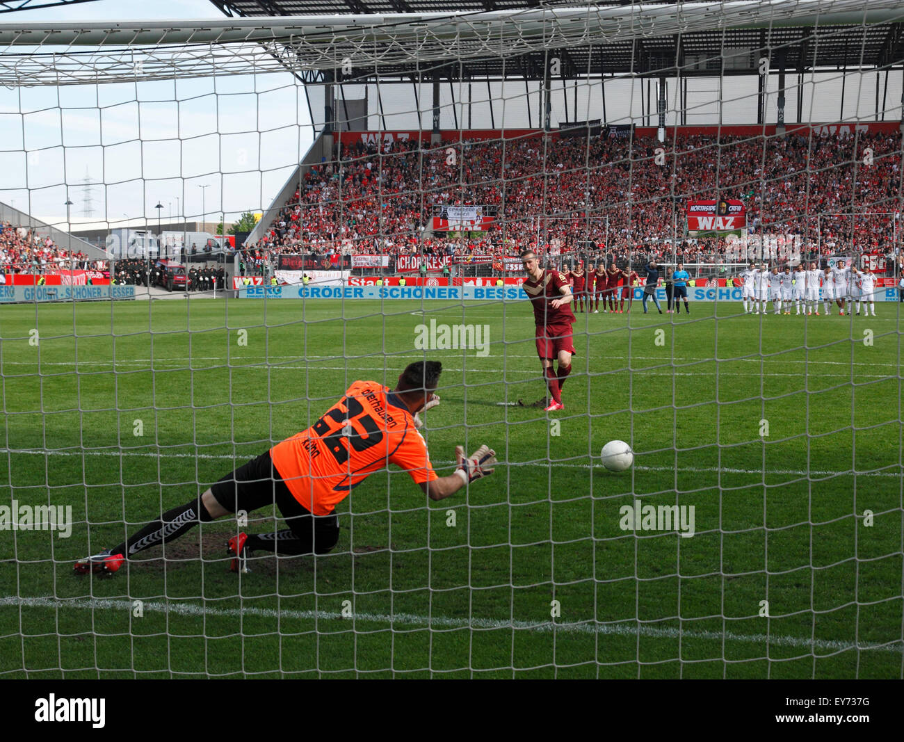 Rwo stadium rot weiss essen hafenstrasse hi-res stock photography and ...