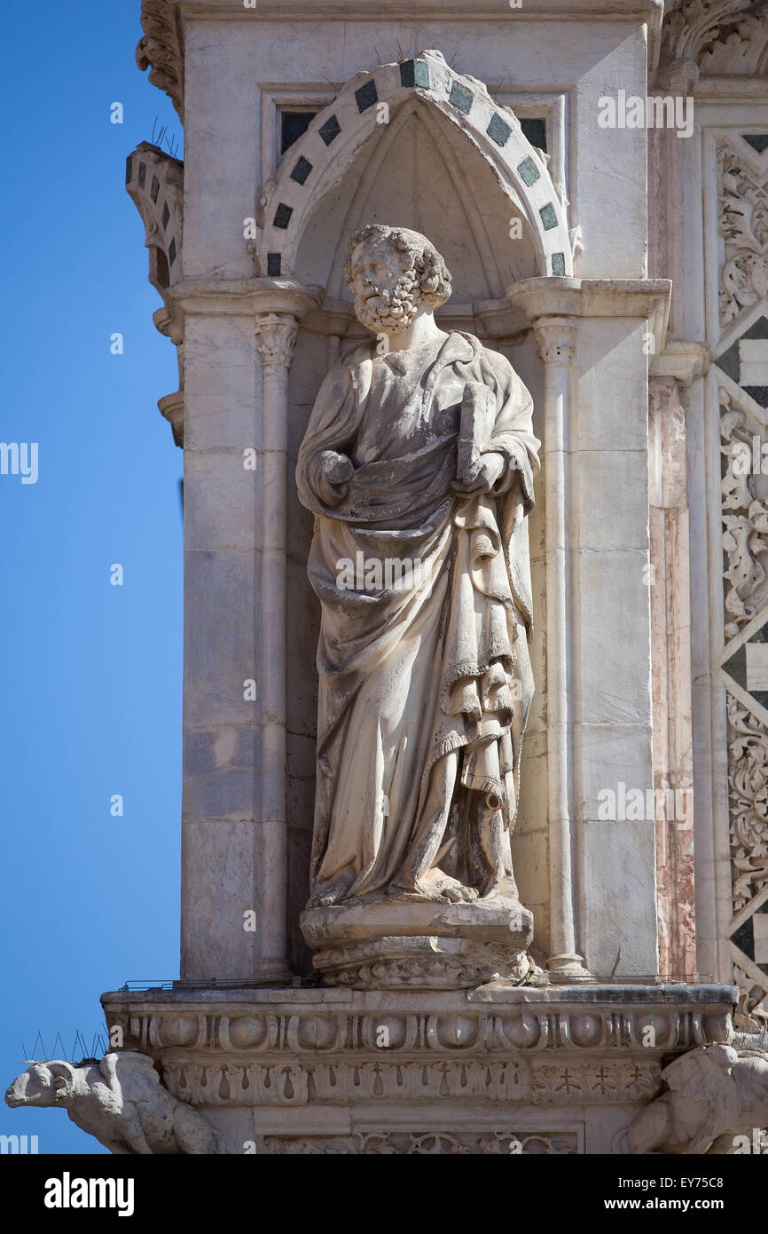 Siena, Tuscany. Statue of the Cappella di Piazza Stock Photo - Alamy