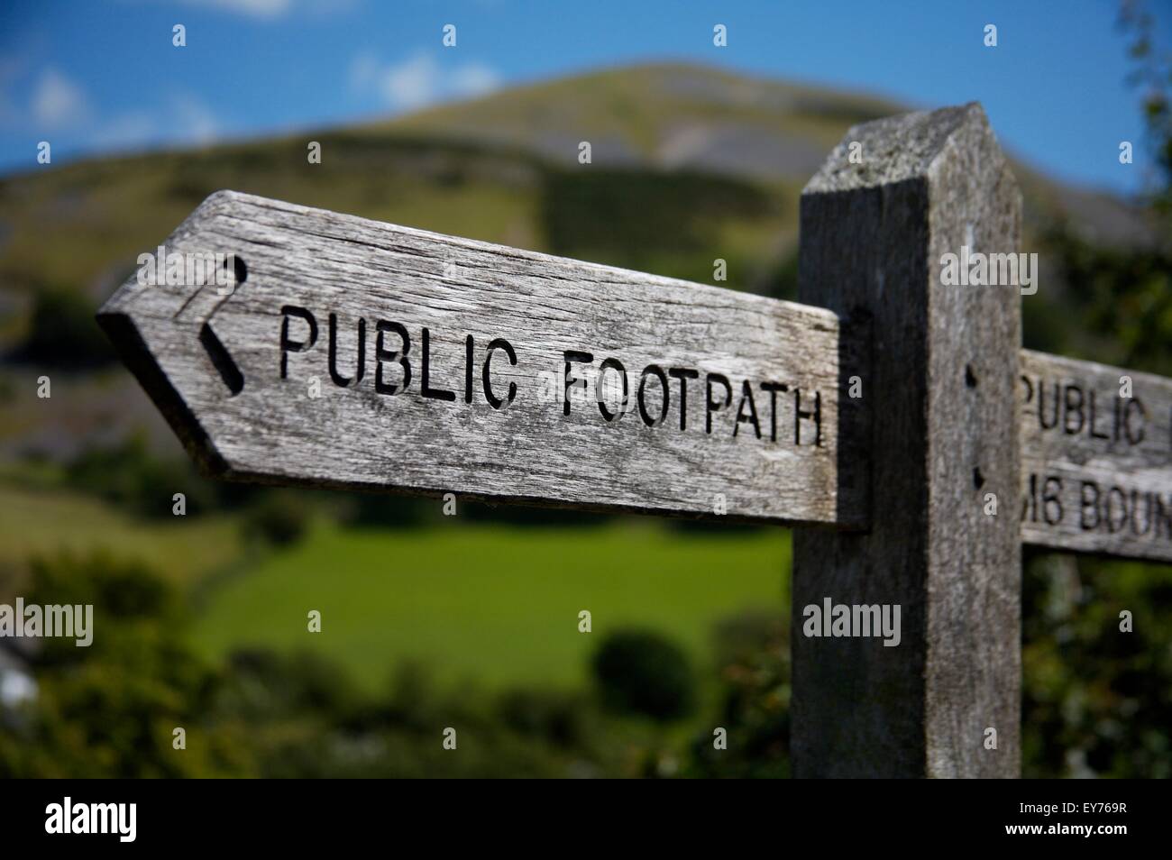Footpath signage hi-res stock photography and images - Alamy