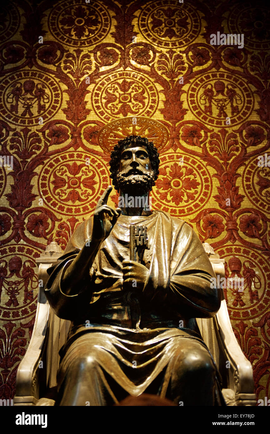Statue of St. Peter in Vatican (Rome, Italy Stock Photo - Alamy