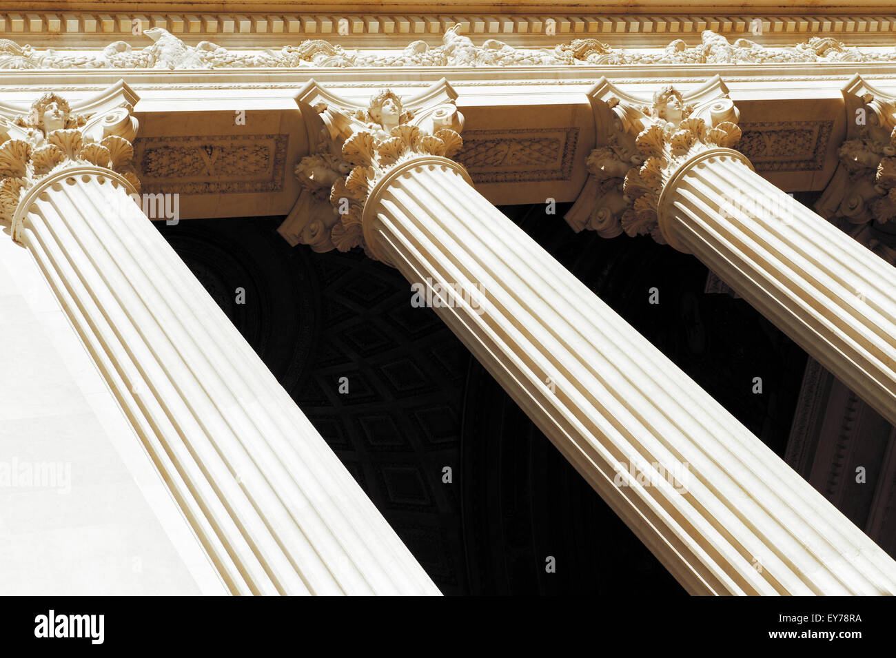 Classic columns antique building hi-res stock photography and images ...