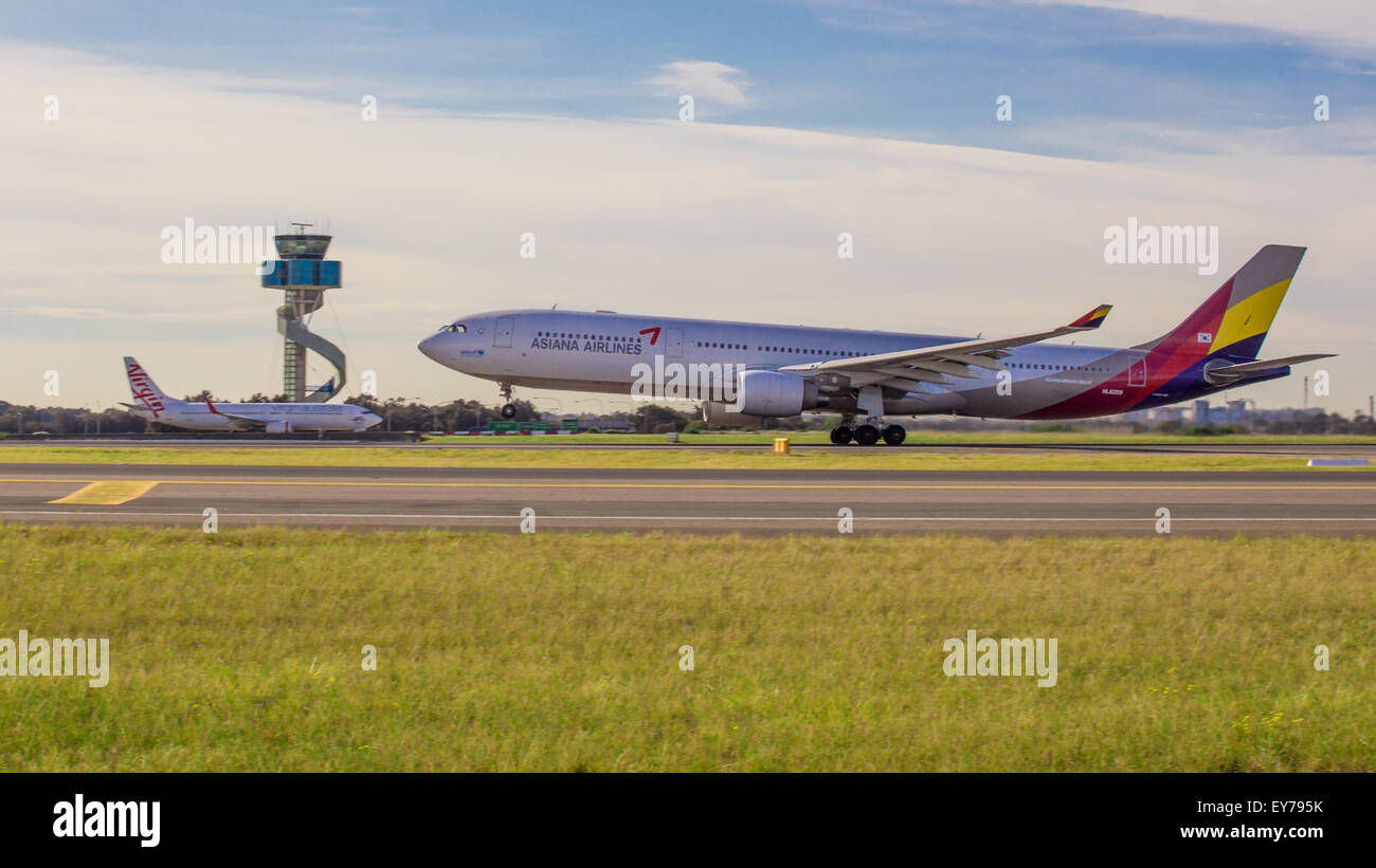 Commercial jet aircraft hi-res stock photography and images - Alamy