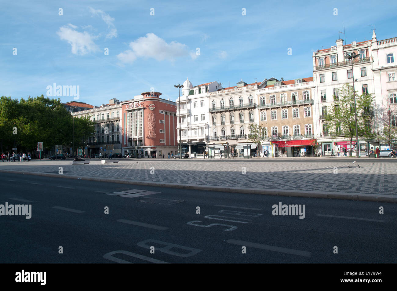 Restauradores Square (Portuguese: Praça dos Restauradores) is a public ...