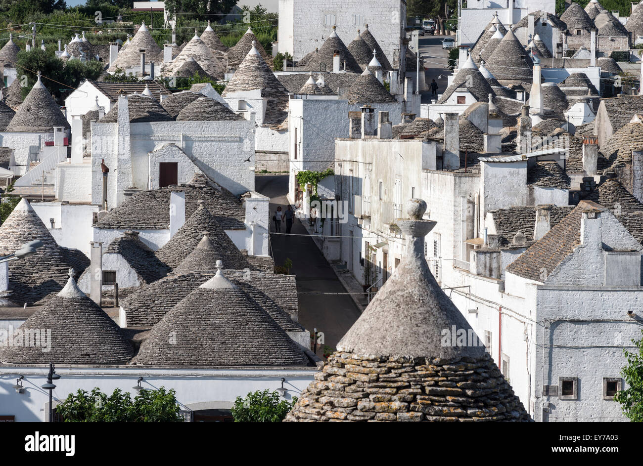 The typical conical stone roofs of trulli houses at Alberobello, Puglia ...