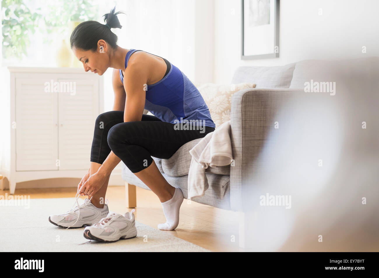 Young woman getting putting hi-res stock photography and images - Alamy
