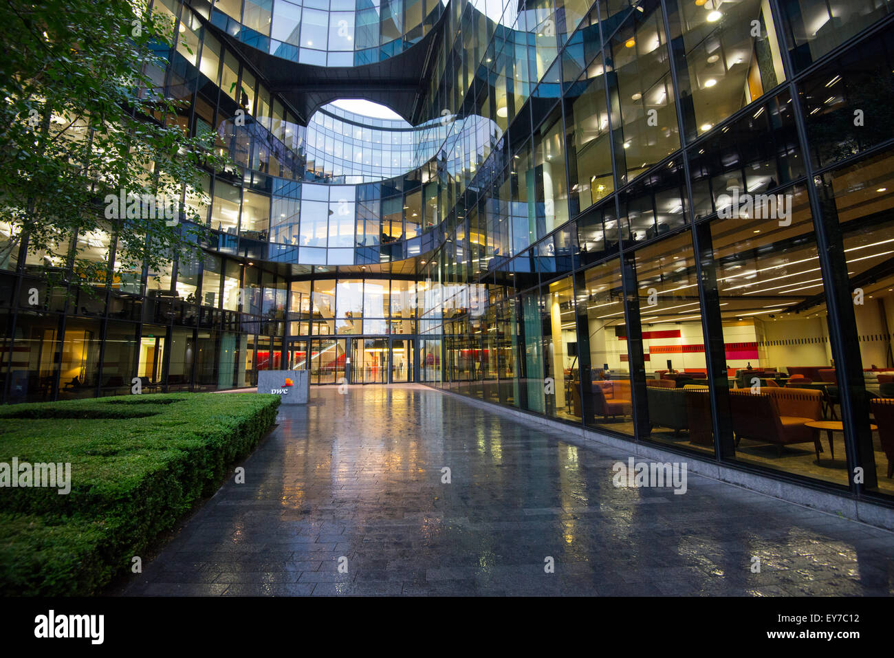 More london pwc price waterhouse hi-res stock photography and images ...