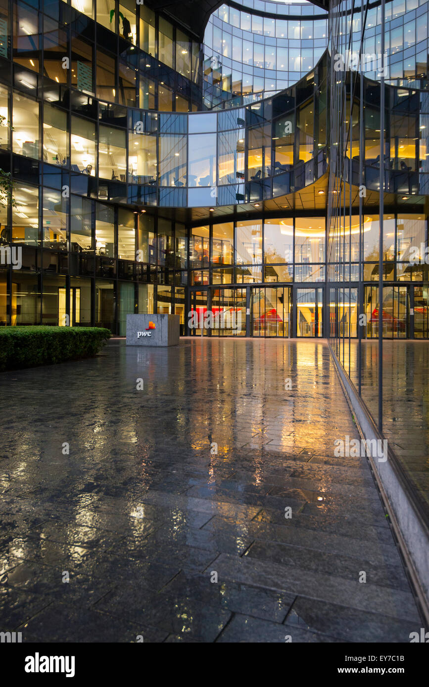More london pwc price waterhouse hi-res stock photography and images ...