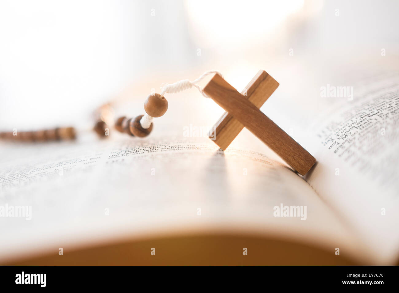 Open bible in book hi-res stock photography and images - Alamy