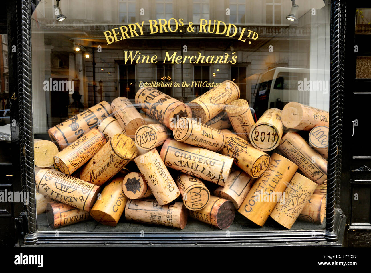 London, England, UK. Huge corks in the window of a wine merchant, Berry ...
