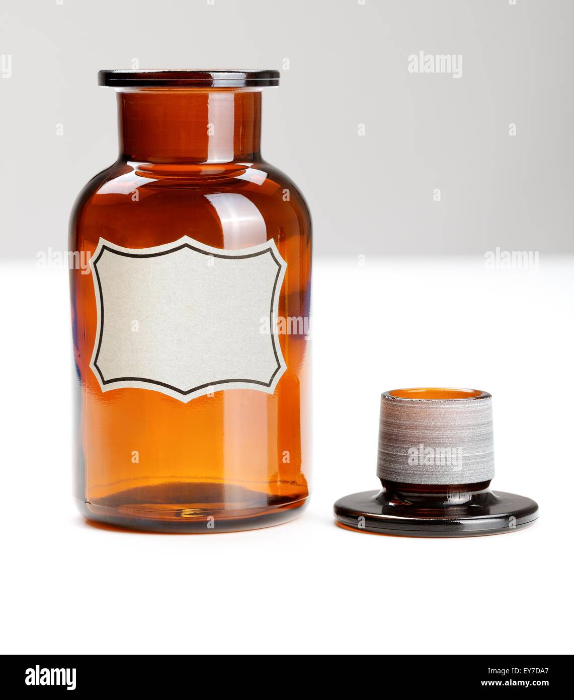 Empty laboratory glassware hi-res stock photography and images - Alamy