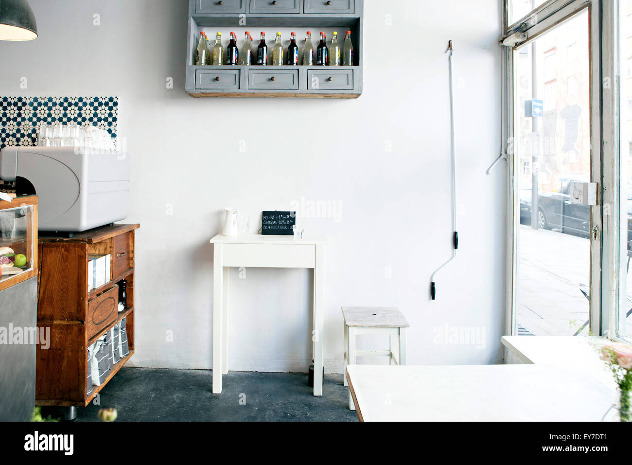 Retro coffee shop interior hi-res stock photography and images - Alamy