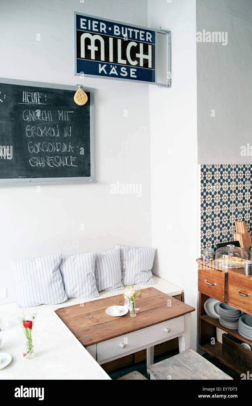 Retro style Coffee shop Stock Photo - Alamy