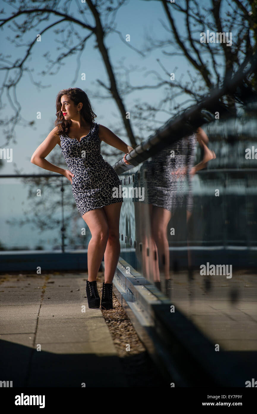 A sultry buxom full-figure brunette brown haired woman girl female ...