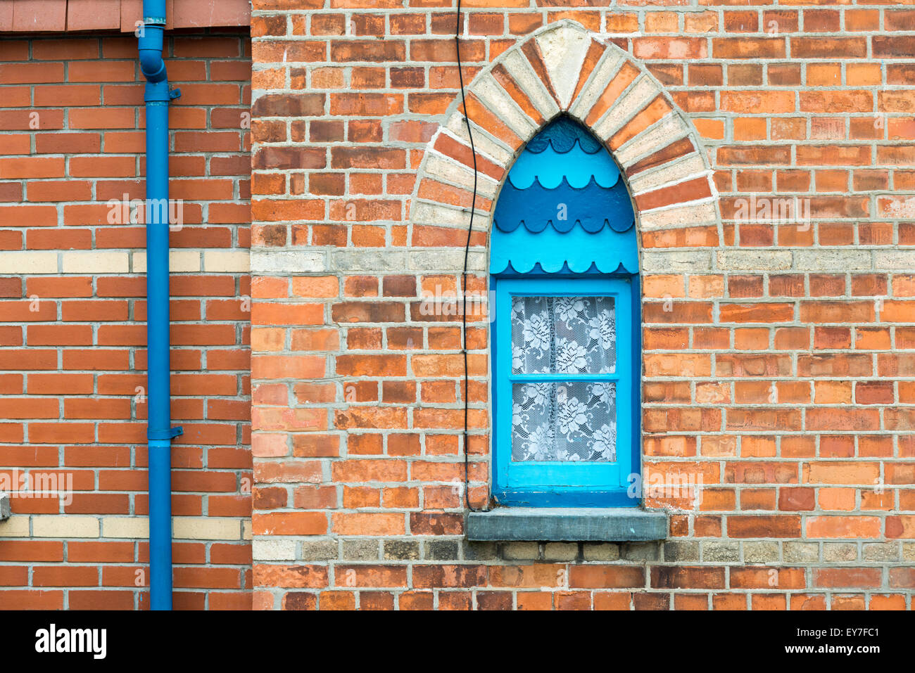 A gothic, ornate window in a house in Padstow in the UK Stock Photo - Alamy
