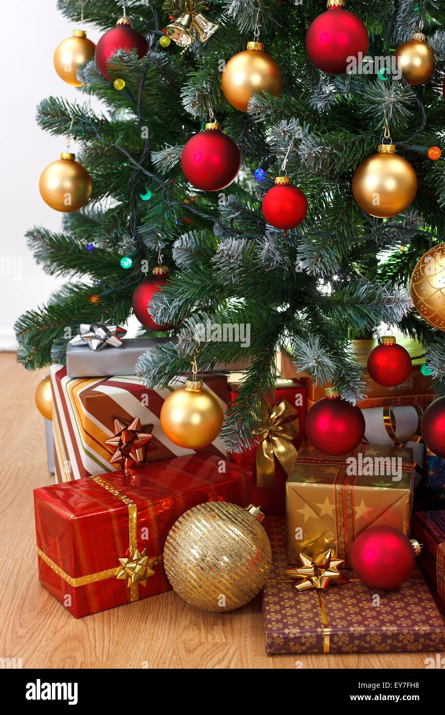 Christmas ball wrap gift present hi-res stock photography and images ...