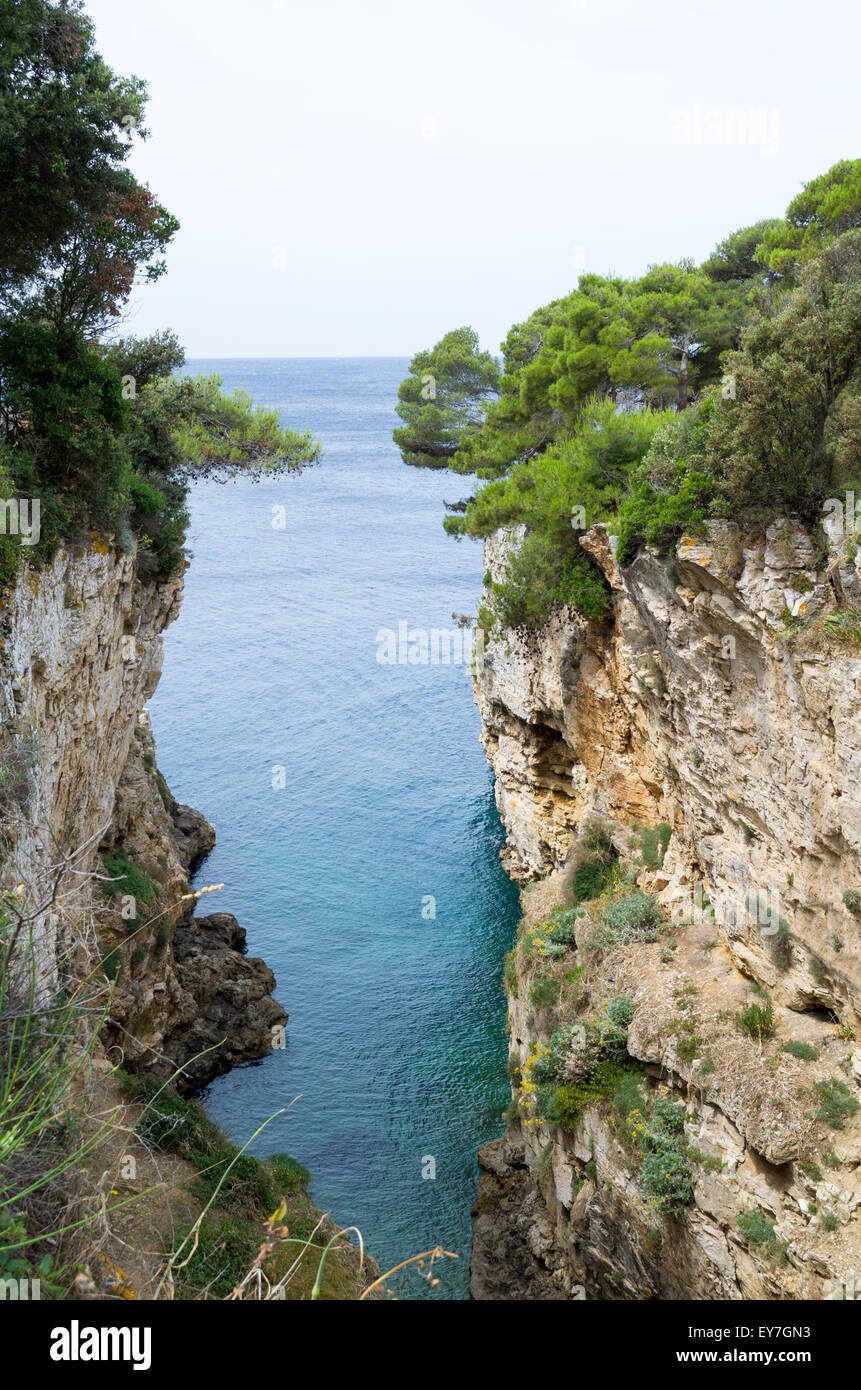 Beautiful rocky cliffs sea hi-res stock photography and images - Alamy