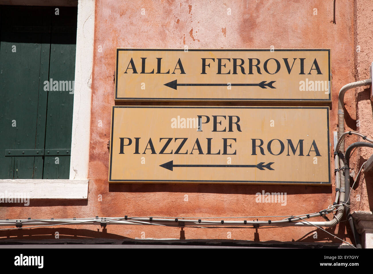 Railway Station and Rome Square Signs, Venice, Italy Stock Photo - Alamy