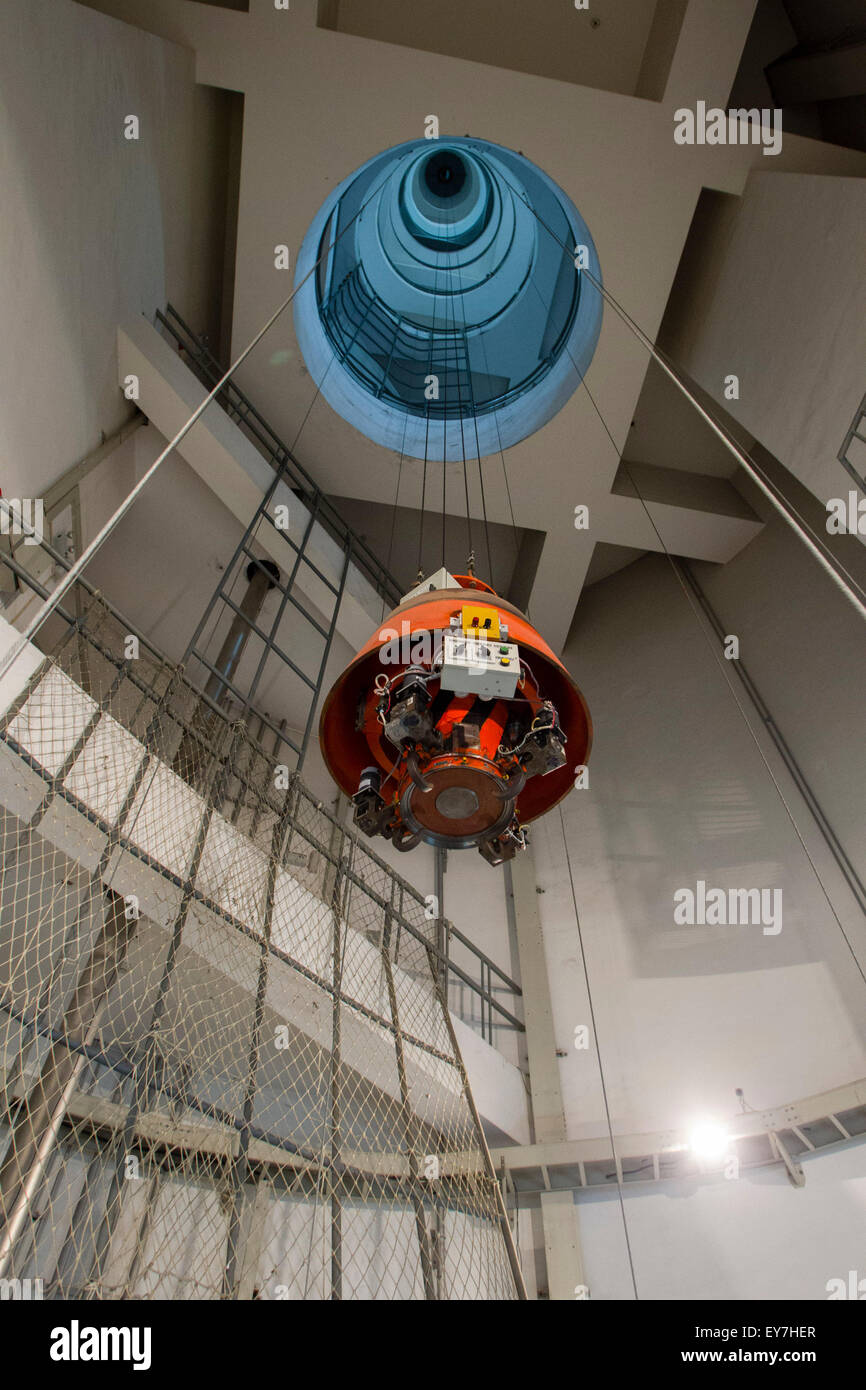 Microgravity drop tower hi-res stock photography and images - Alamy