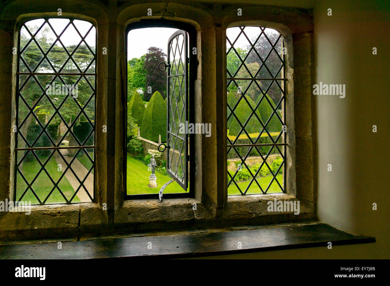 Mullioned windows at Athelhampton House, Athelhampton, Dorset, UK Stock ...