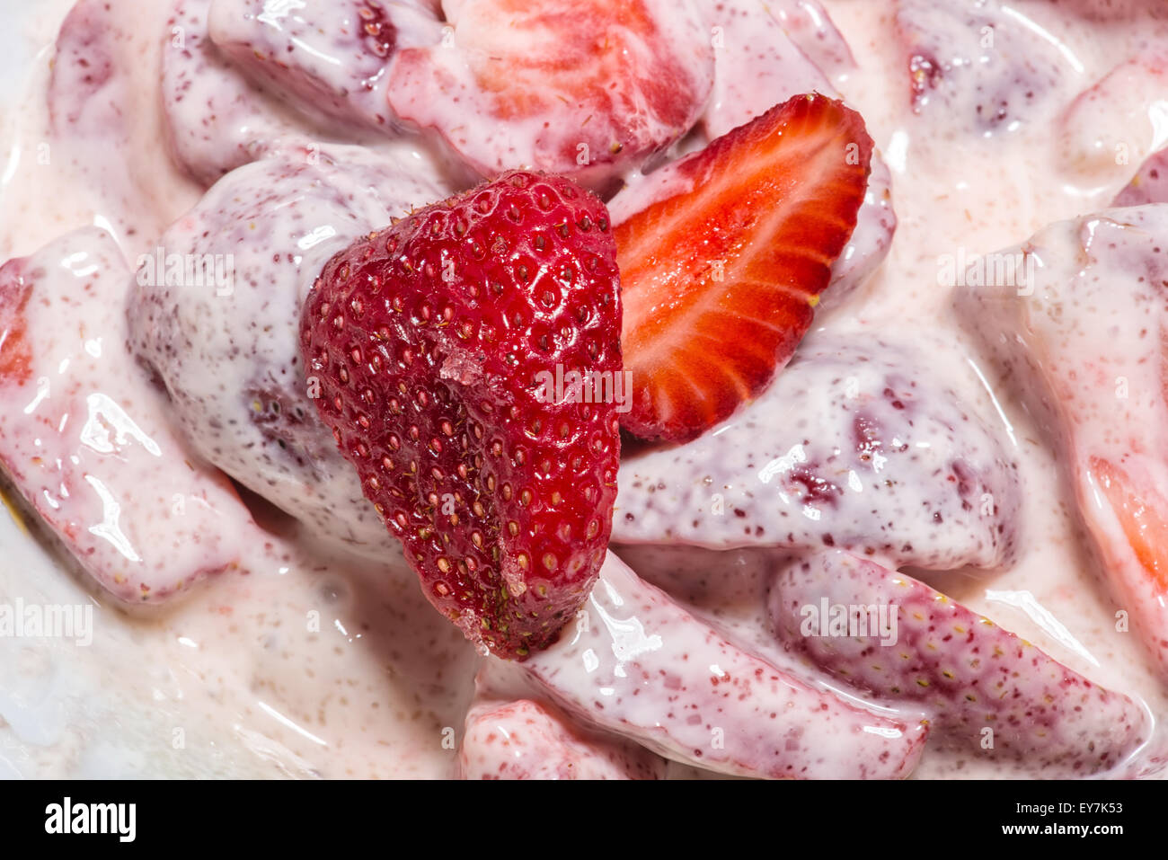 Strawberries cream bowl hi-res stock photography and images - Alamy