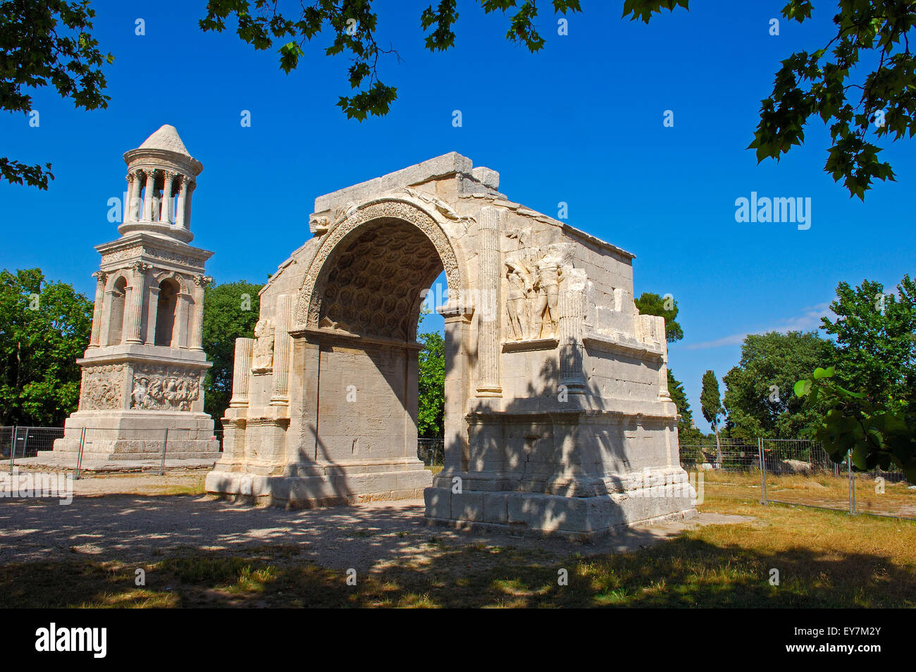 Roman ruins provence hi-res stock photography and images - Alamy