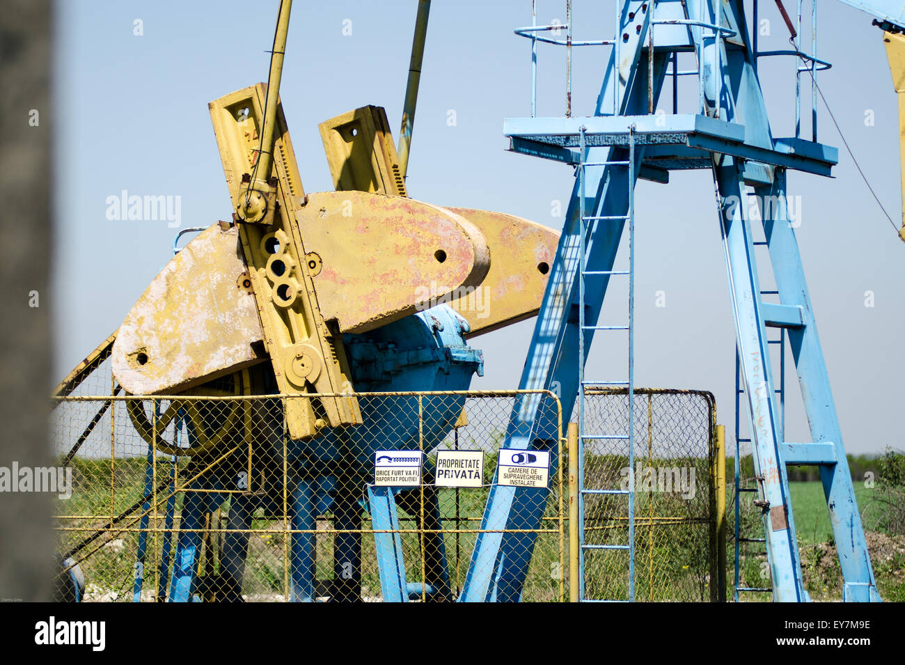 Dirty oil rig hi-res stock photography and images - Alamy