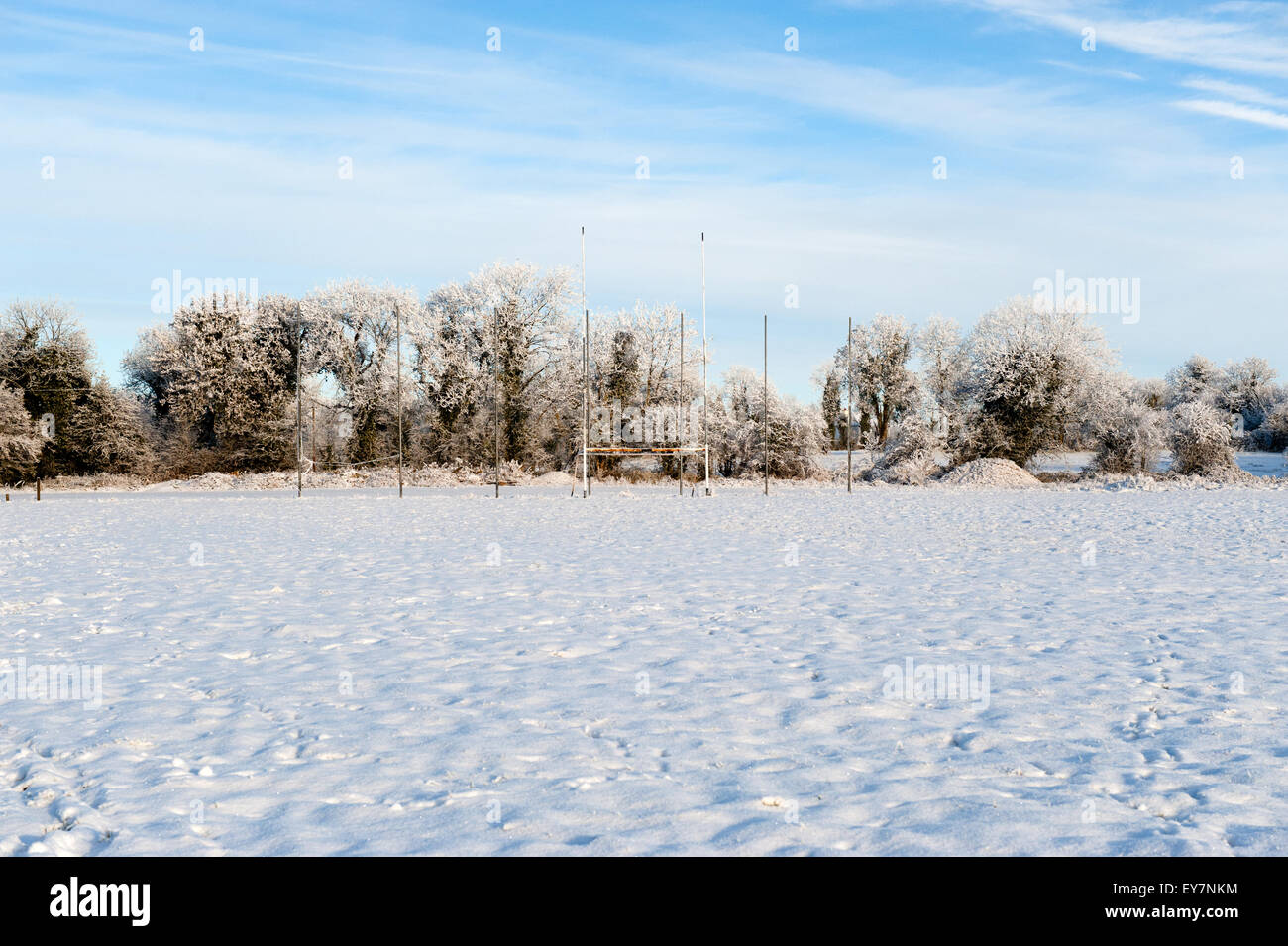Frozen football pitch hi-res stock photography and images - Alamy