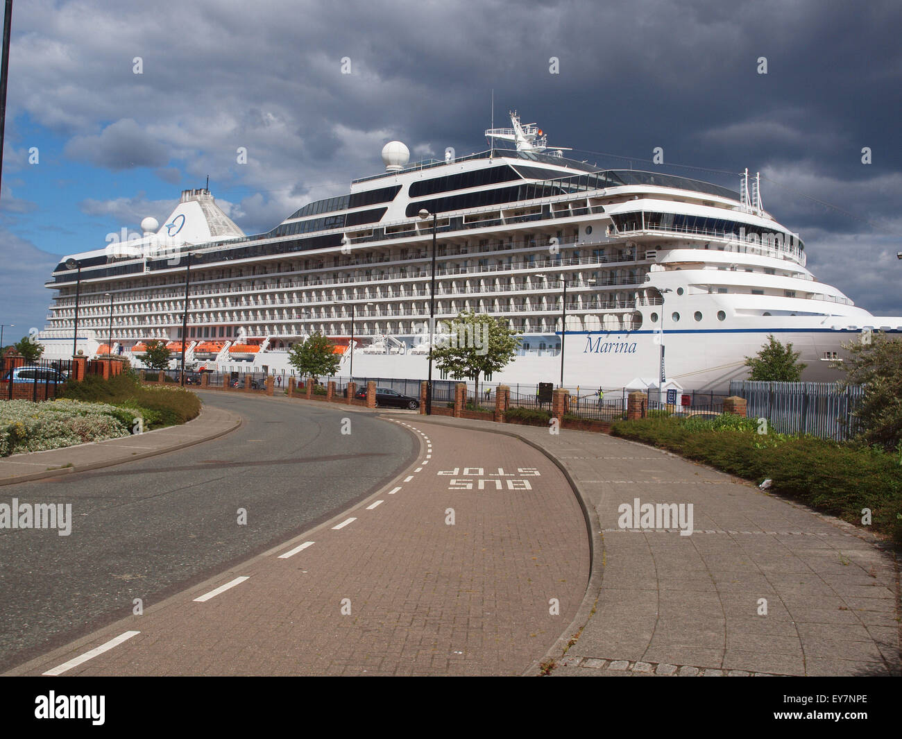 Newcastle Upon Tyne, July 23rd 2015, UK Weather. The 66084ton, 1260 ...