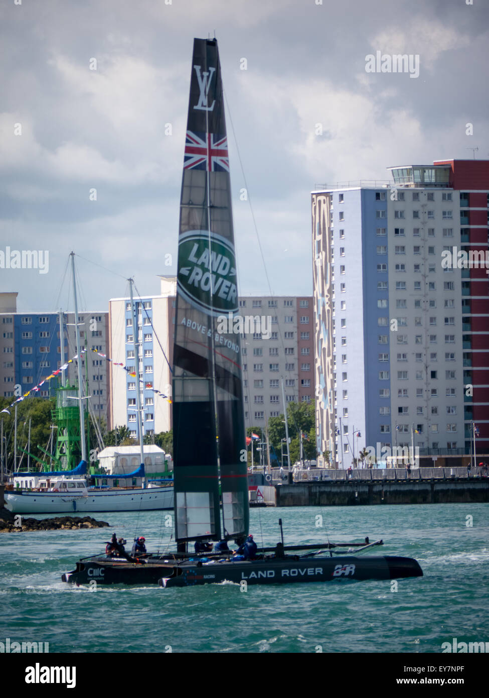 Land rover bar hi-res stock photography and images - Alamy