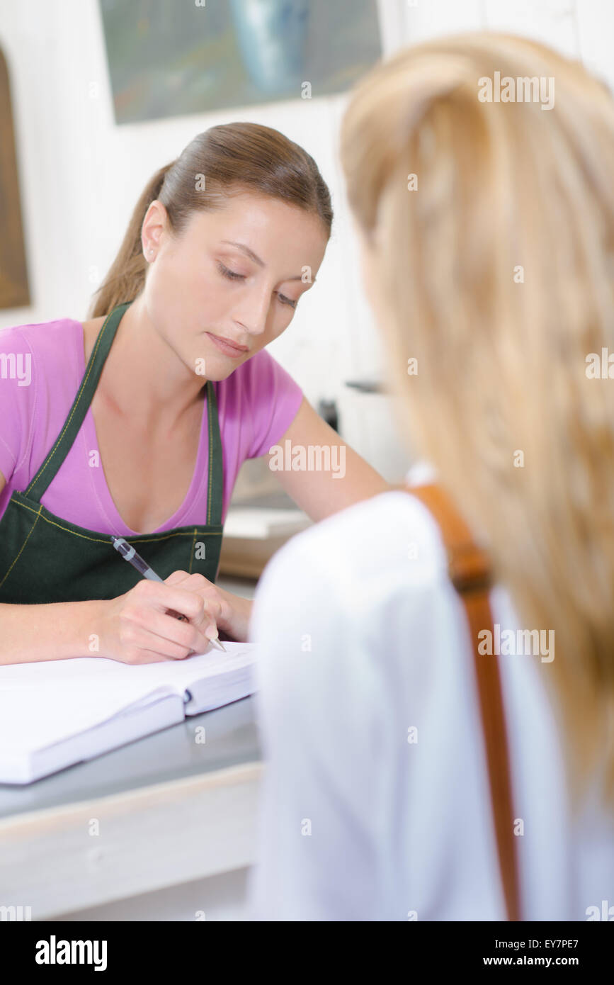 Florist writing a note Stock Photo - Alamy