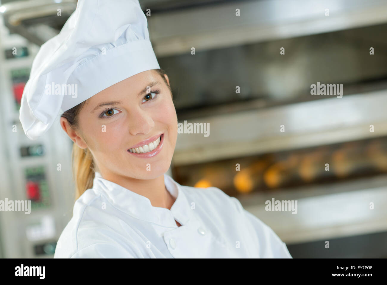 Female baker oven hi-res stock photography and images - Alamy