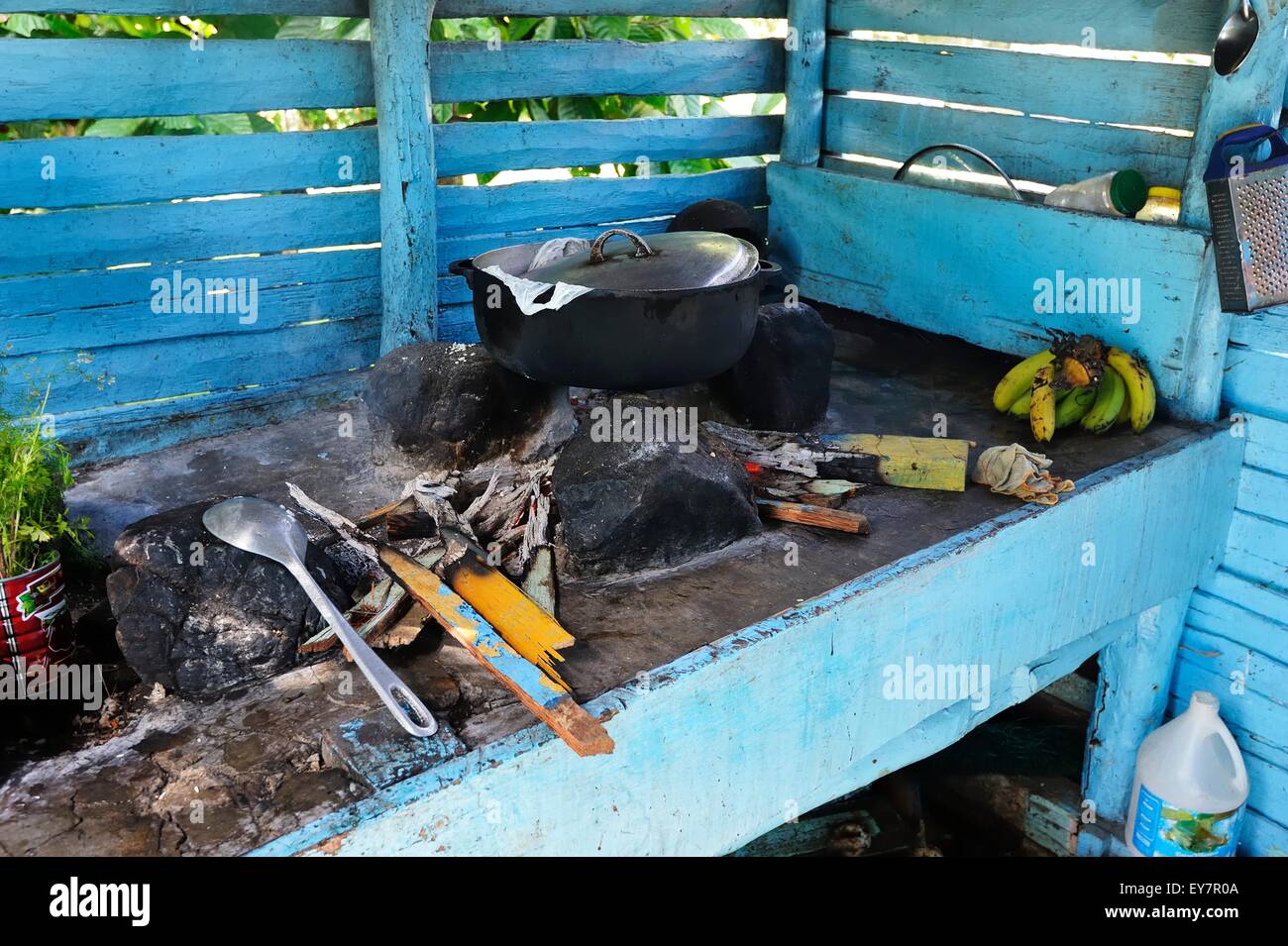 Cooking on an open fire Stock Photo - Alamy