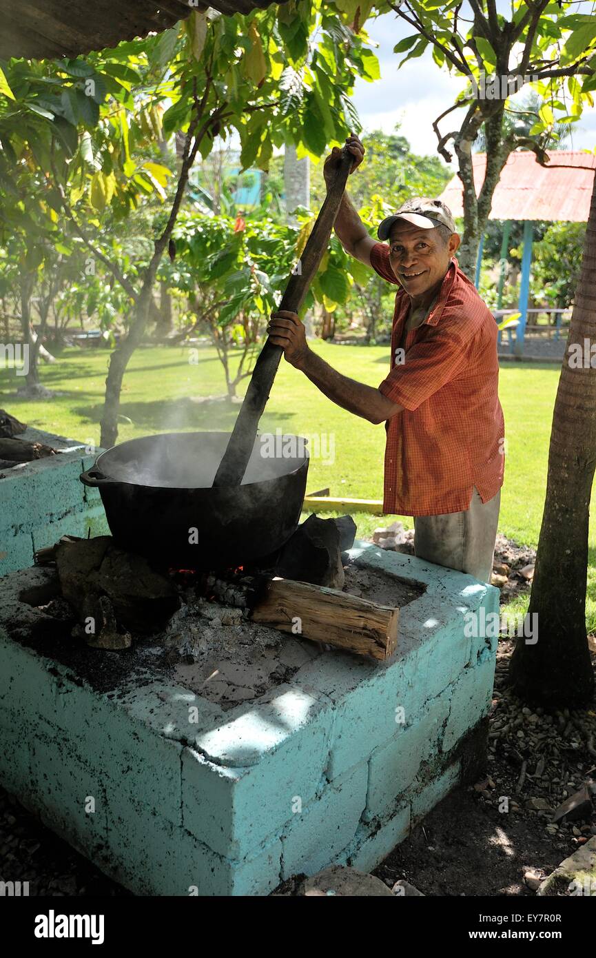 Home large open fire hi-res stock photography and images - Alamy