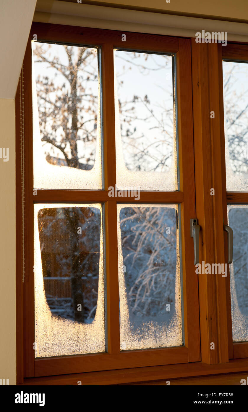 Winter snow scene through window hi-res stock photography and images ...