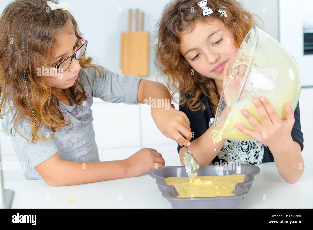 Two young sisters baking Stock Photo - Alamy