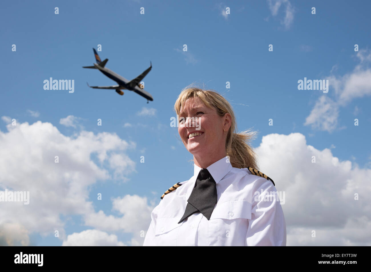 Woman pilot hi-res stock photography and images - Alamy