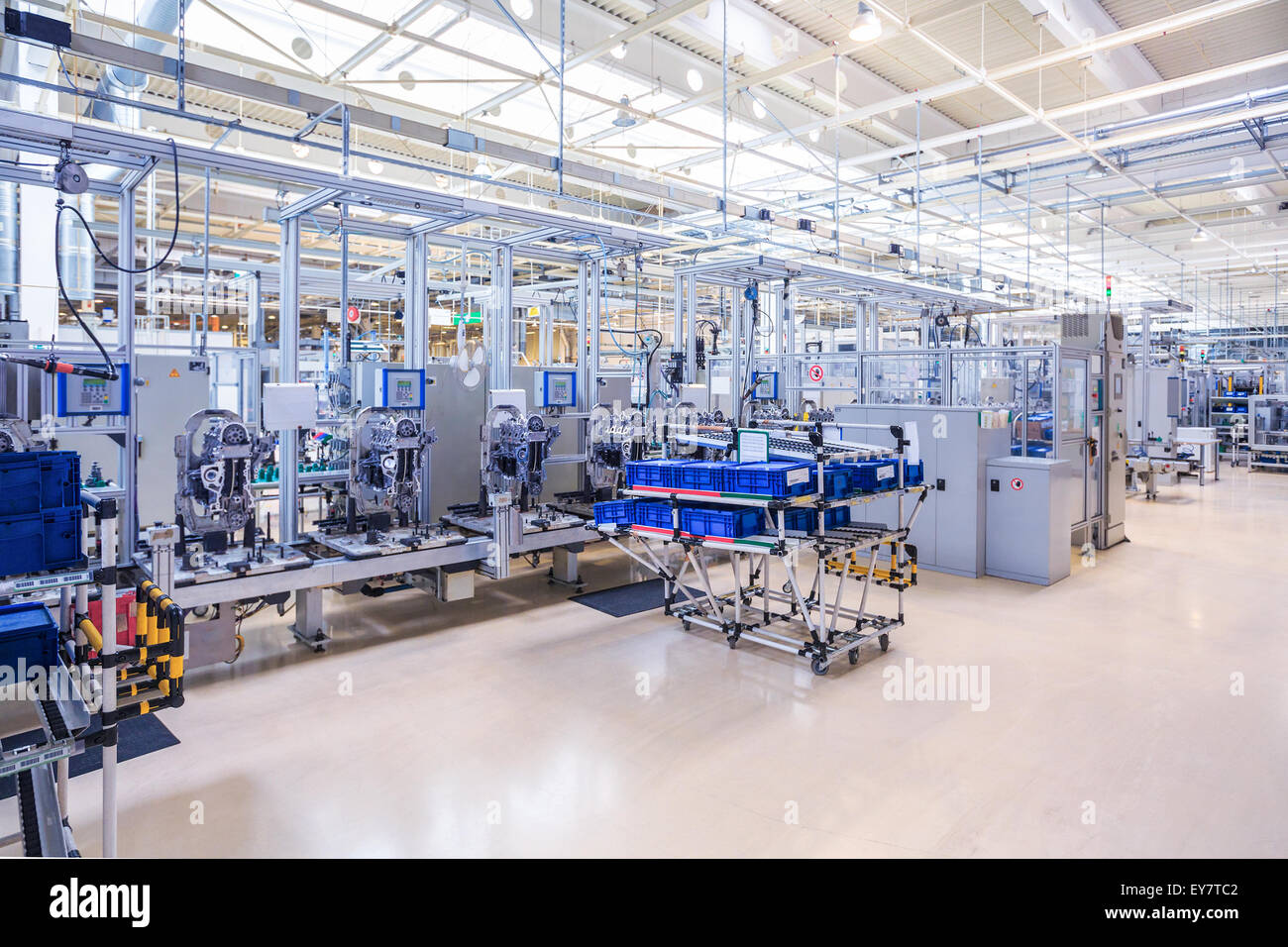 manufacturing of car engine Stock Photo - Alamy