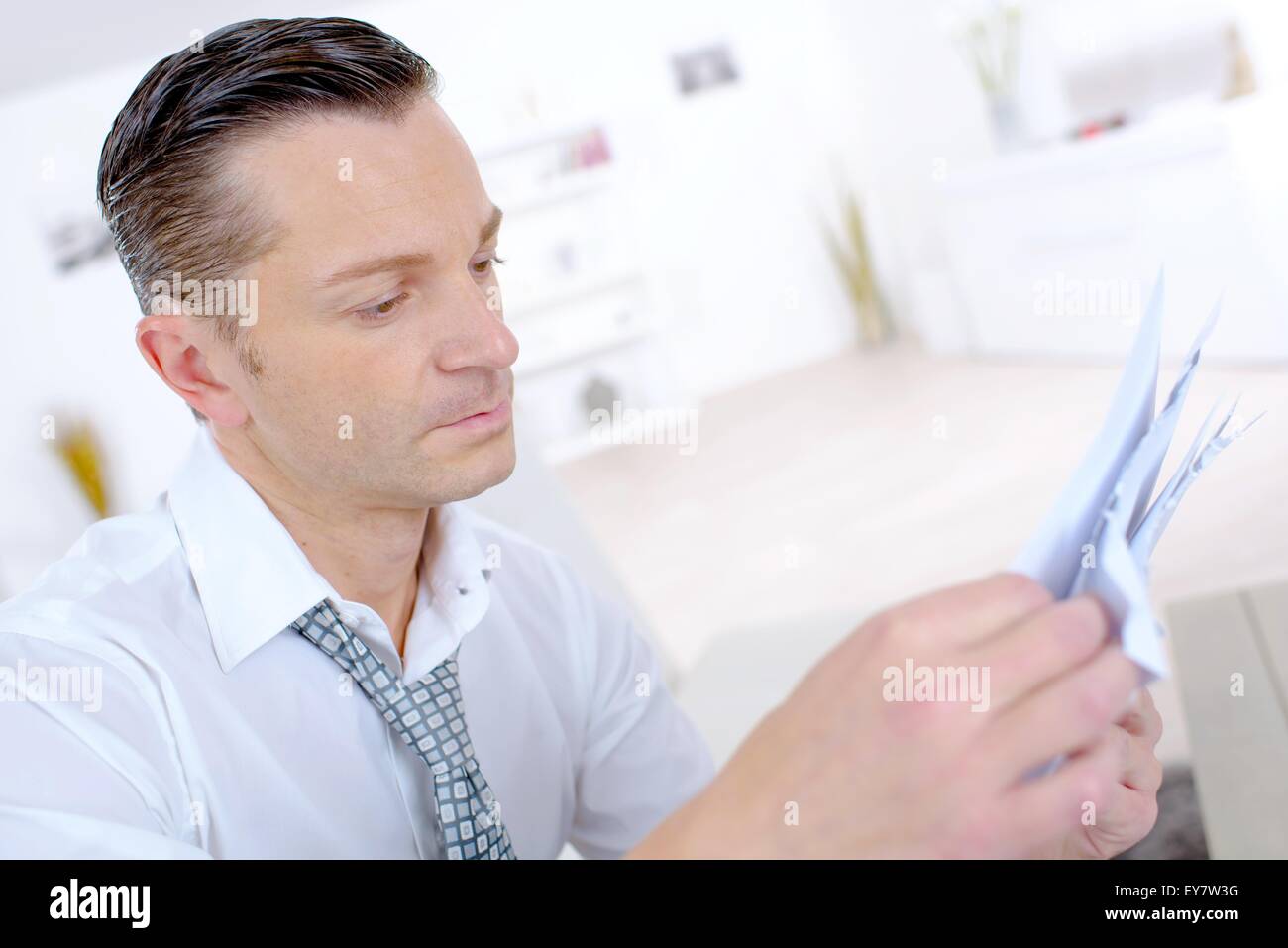 Man reading a letter he's received Stock Photo - Alamy