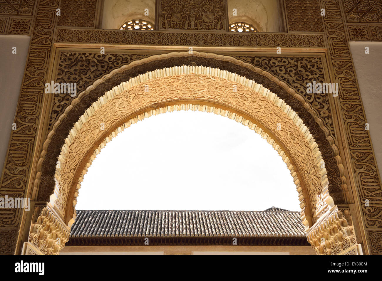 Arched entranceway with arabesque caligraphy to the court of the Lions ...