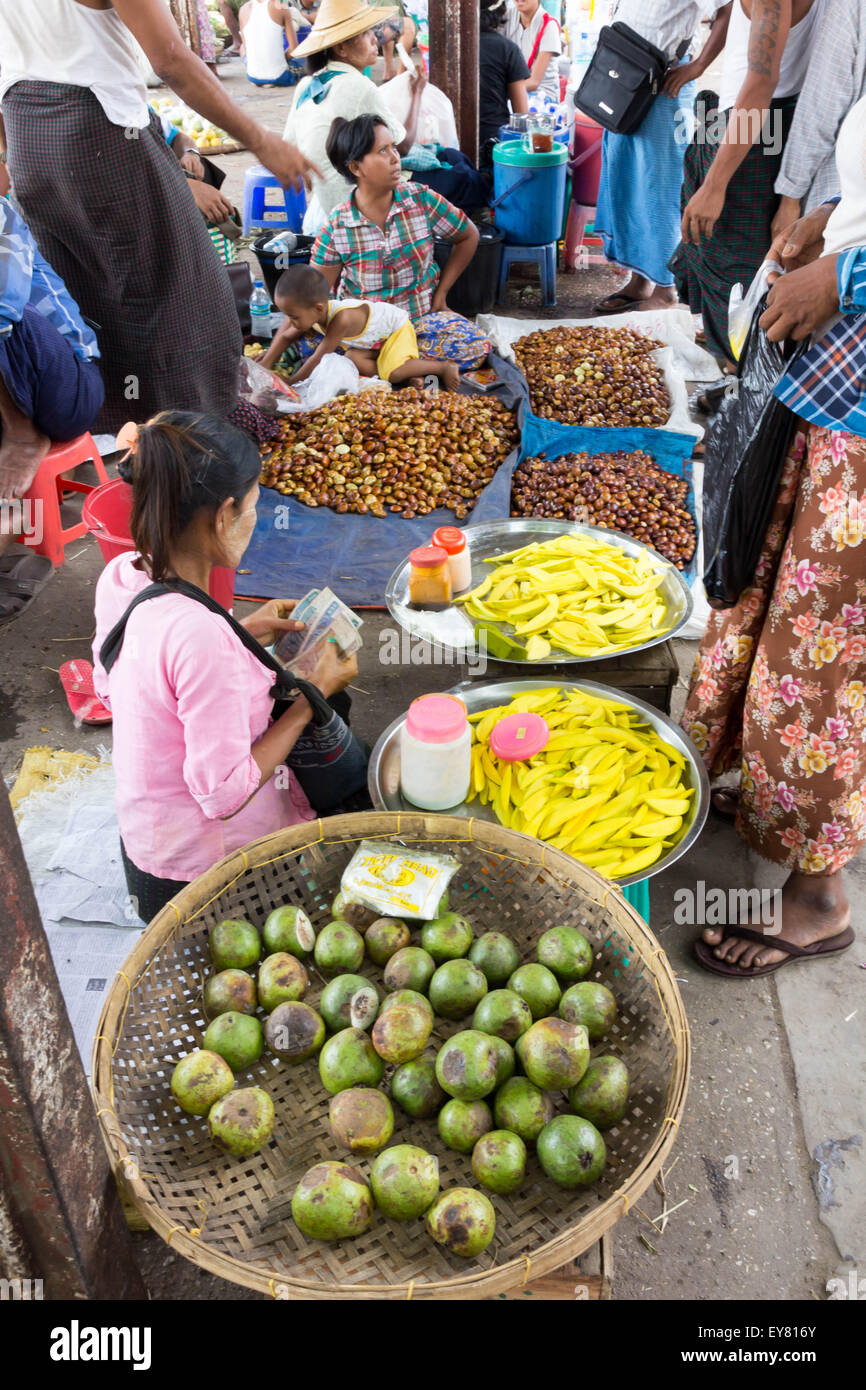Asian fruit and vegetable market myanmar hi-res stock photography and ...