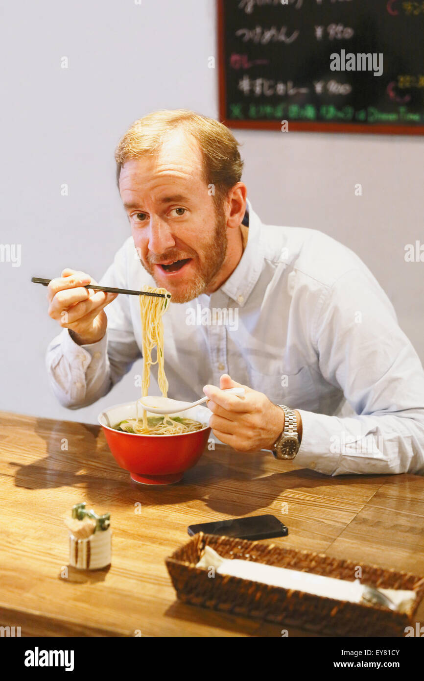 Men eating ramen japan hi-res stock photography and images - Alamy